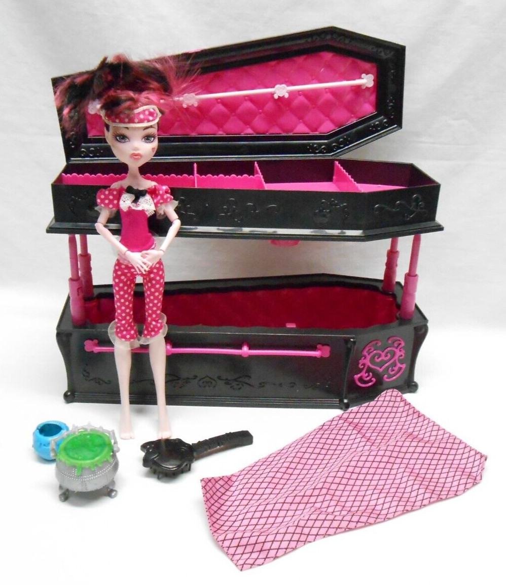 Monster High Dolls Draculaura Bed
