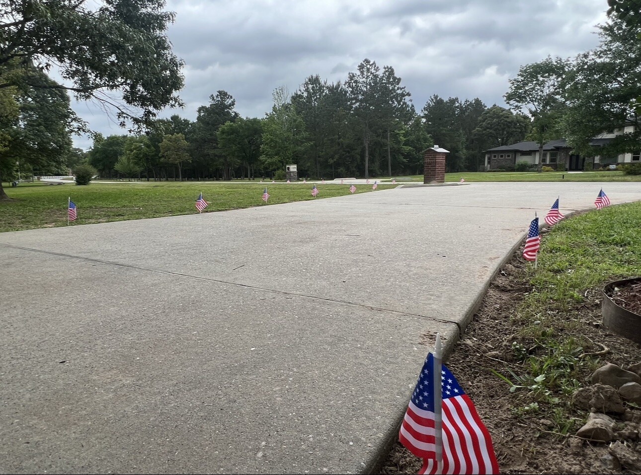 5 Pack Small American Flags on Stick 5x8 Inch Yard Flag/ Hand Held Flag ...