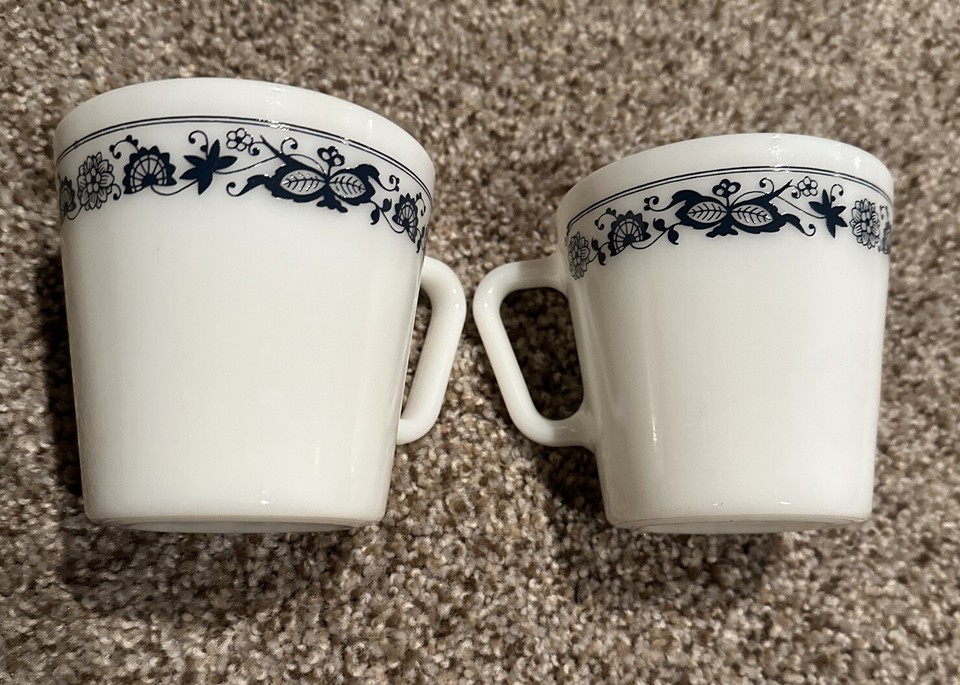 2 Pyrex #1410 D Handle Milk Glass Coffee Mugs 8 oz Old Town Blue Onion ...