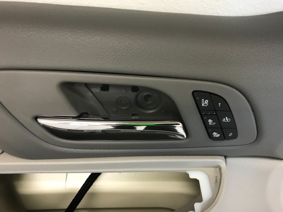 Oem Gm interior front door trim panel left drivers side 84127281 ...