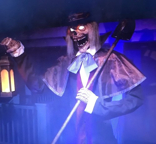 Halloween Animatronic 8.5-foot Lifesize Graveyard Host Prop Seasonal ...