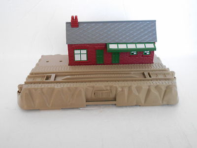 THOMAS THE TANK ENGINE TRACKMASTER "ELSBRIDGE STATION" GC | eBay