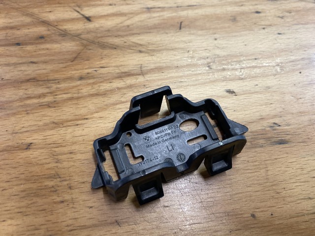 BMW 5 F10 F11 M Unterlegscheibe Frontscheinwerfer Halterung links ...