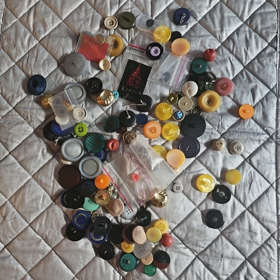 12 Oz Lot Of Vintage Buttons From Various Countries Around The World | eBay