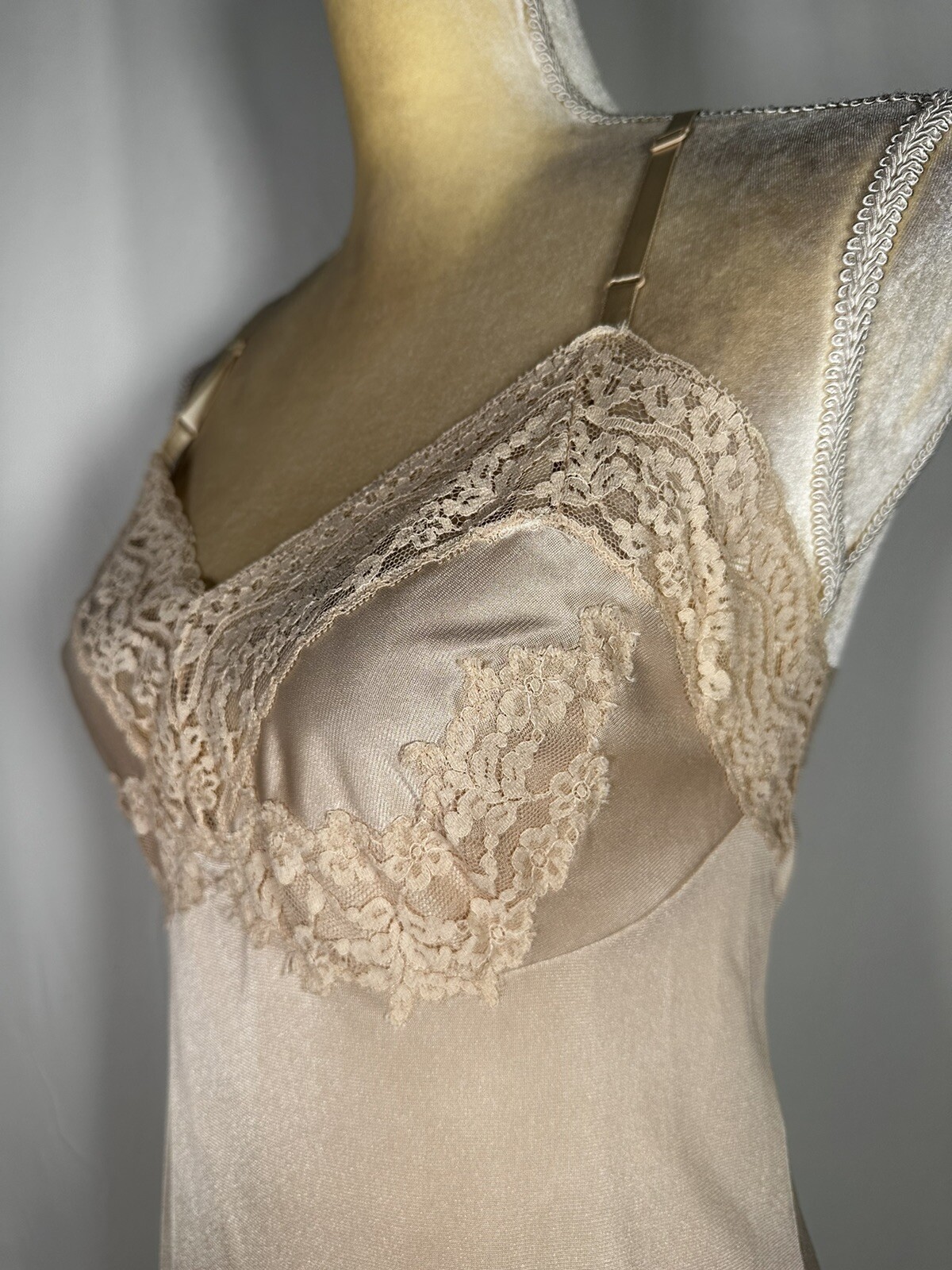 Vassarette Vintage Full Slip Lingerie Chemise 36A Lux… - Gem