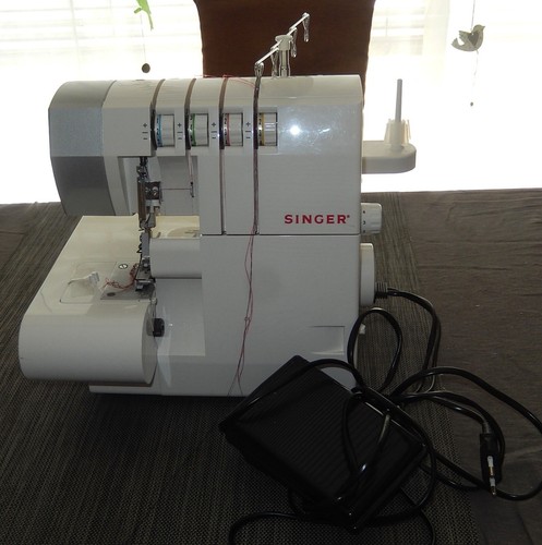Overlock Singer 14SH754 Nähmaschine 2/3/4 Faden, Differentialtransport ...