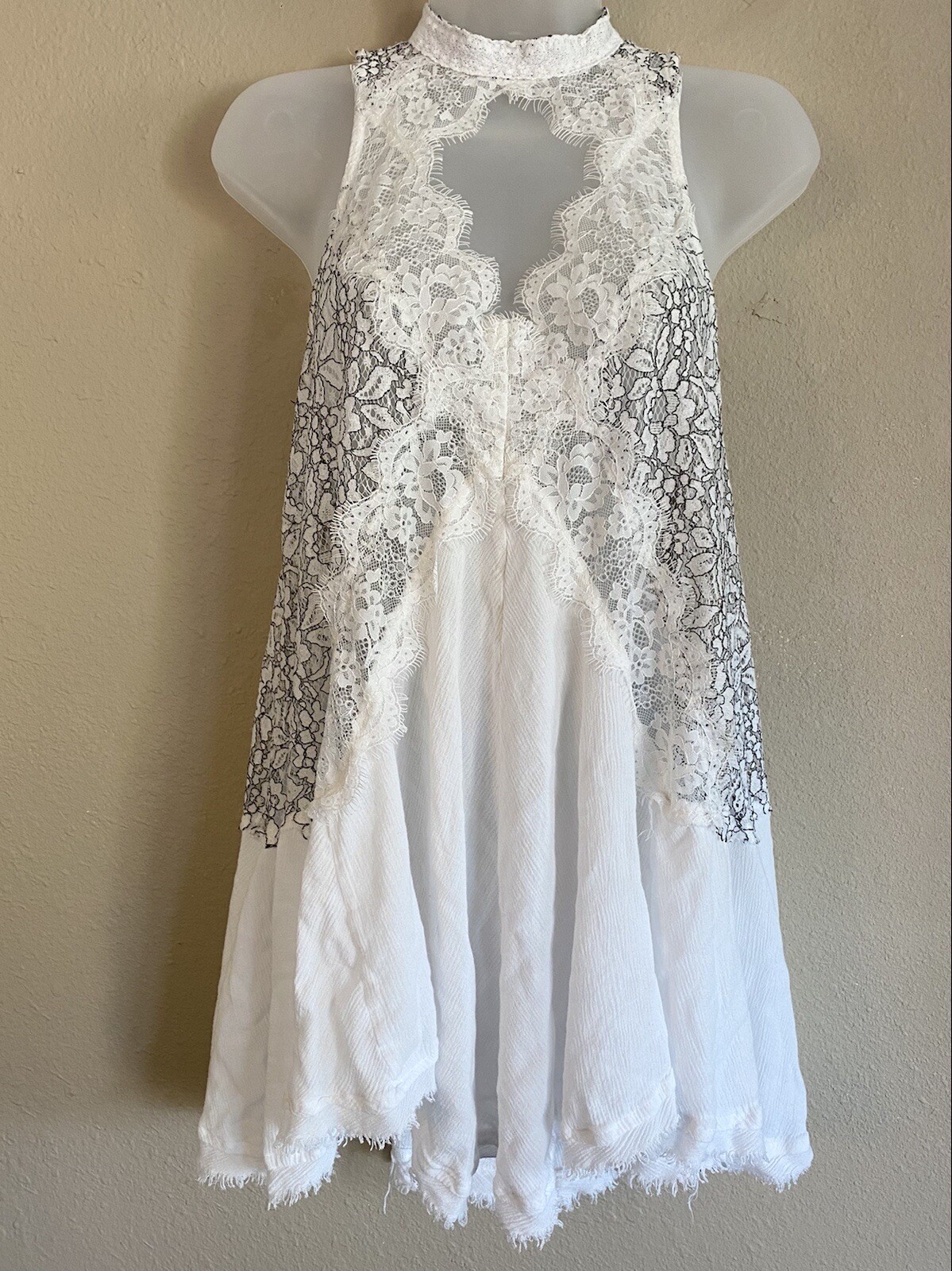 Free People Tell Tale Heart High Neck Keyhole White L… - Gem