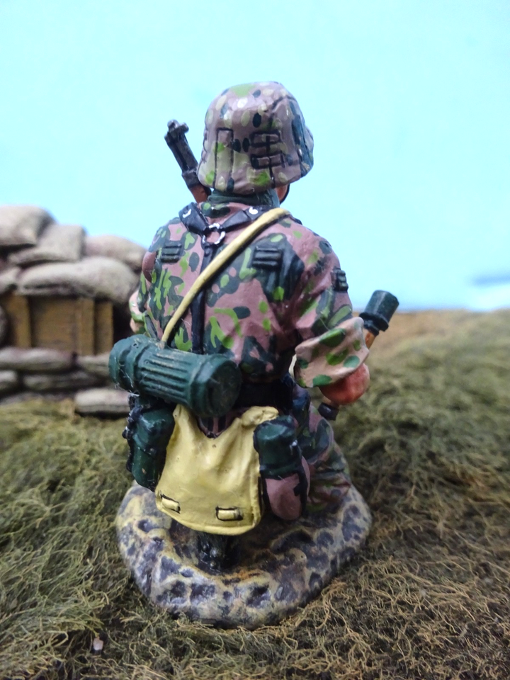 king &country WS168 54mm ww2 German infantry kneeling and waiting 2010 ...