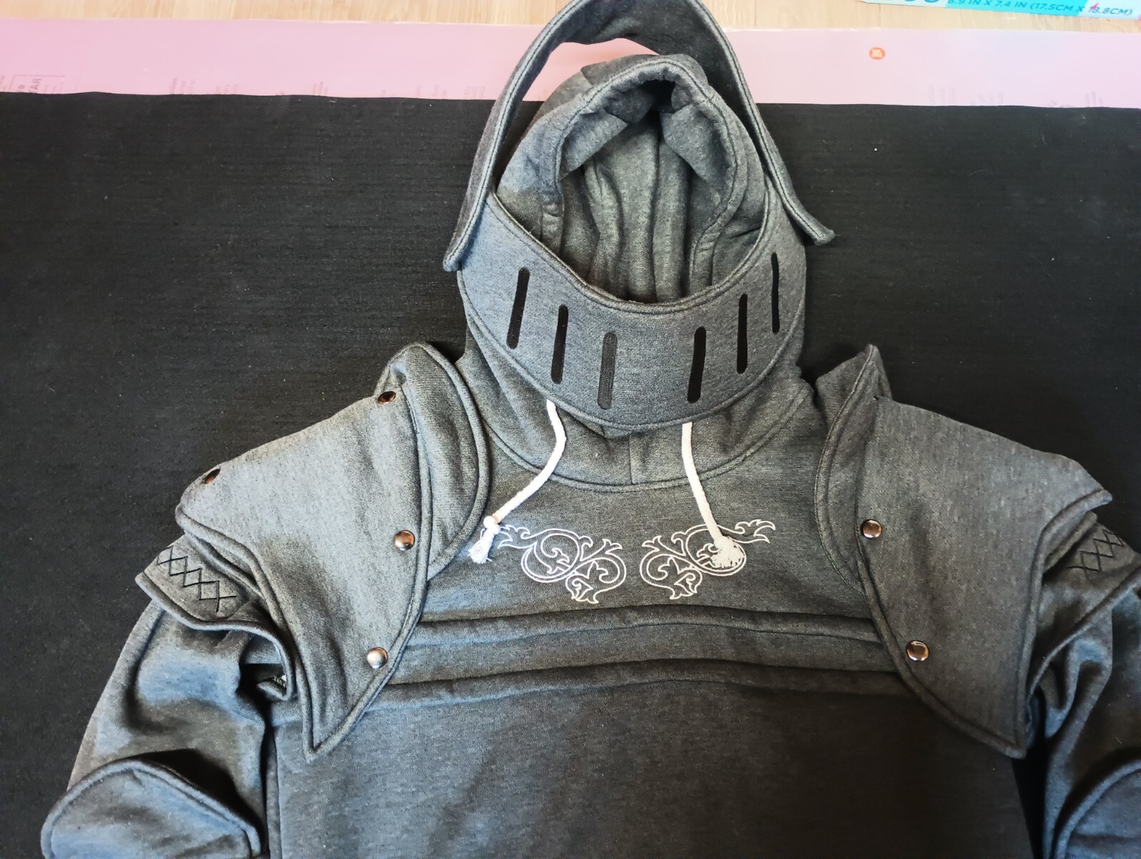 Medieval Hollow Knight Armor Pullover Hoodie Sz M - Gem