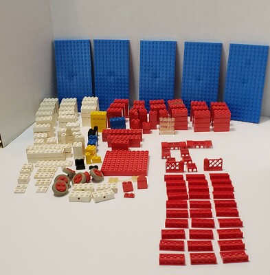 Vintage 1960's mixed lot of LEGO's- over 200 pieces-windows, gates ...