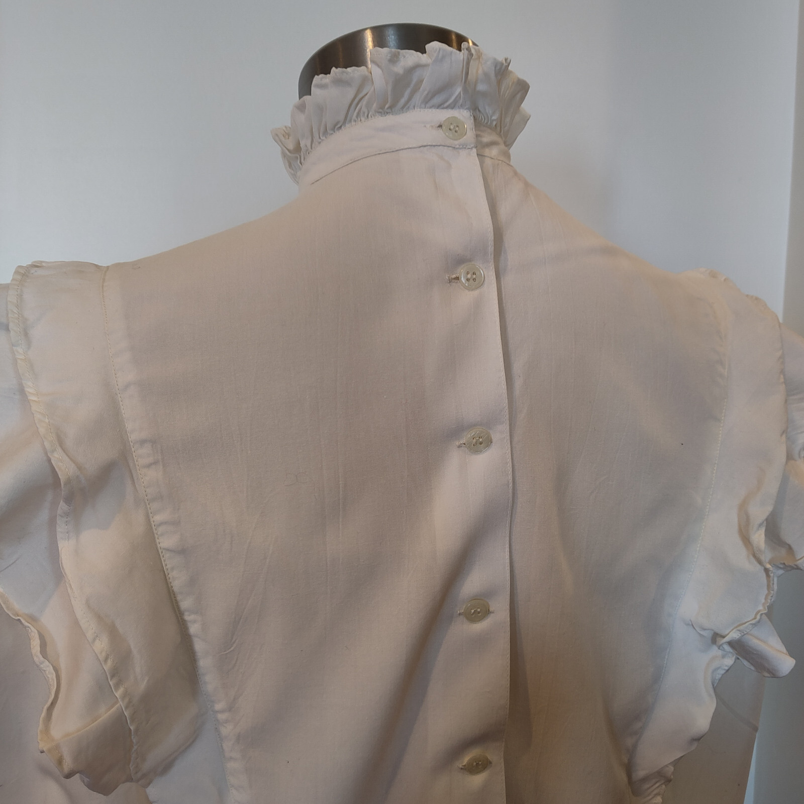 Vintage 1980s DAIQUIRI Victorian Style Back Button Bl… - Gem