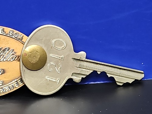 THE CONRAD HILTON HOTEL ROOM #1210 KEY & FOB CHICAGO ILLINOIS HISTORIC ...