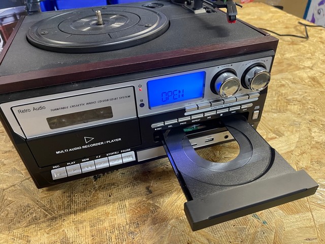 Hammacher Schlemmer Odyssey Retro Audio Any Bluetooth Music Format ...