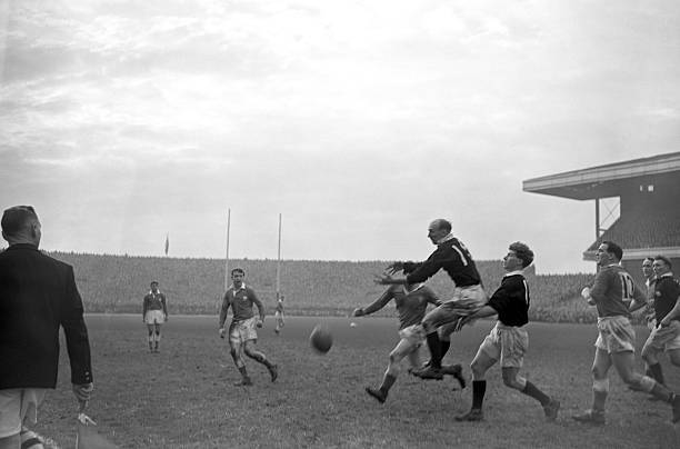 Adam Robson Scotland Jumps To Catch The Ball 1958 OLD RUGBY PHOTO ...