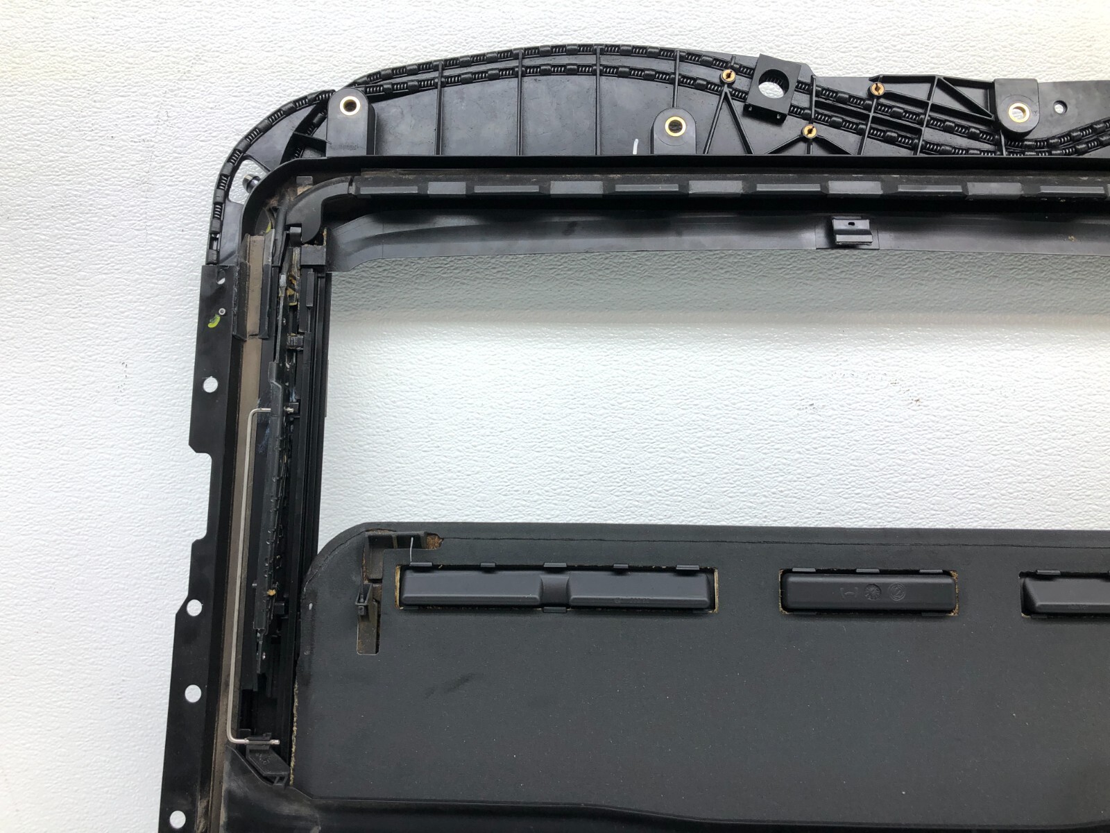 2014-2019 MASERATI GHIBLI SUNROOF MOONROOF FRAME W/ SHADE OEM. | eBay