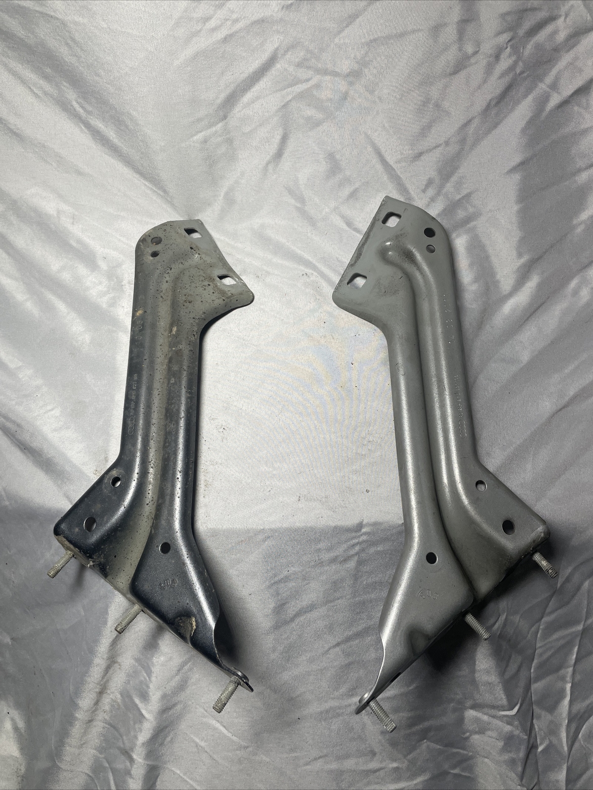 Set of 2 Fender Supports Left-and-Right 8R0821136, 8R0821135 LH & RH ...