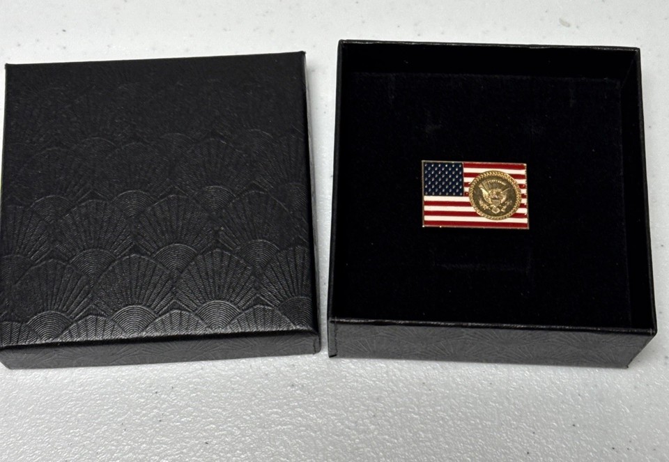 President Donald J Trump Seal & Signature American Flag Lapel Pin! | eBay