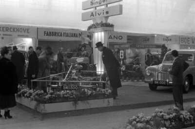 Singer SM 1500 saloon in complete and bare chassis 1949 Motor Show Old ...