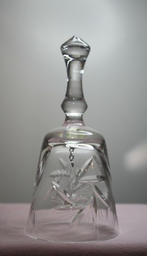 PINWHEEL CUT GLASS CRYSTAL BELL CLEAR BRILLIANT & BEAUTIFUL NICE TONE ...