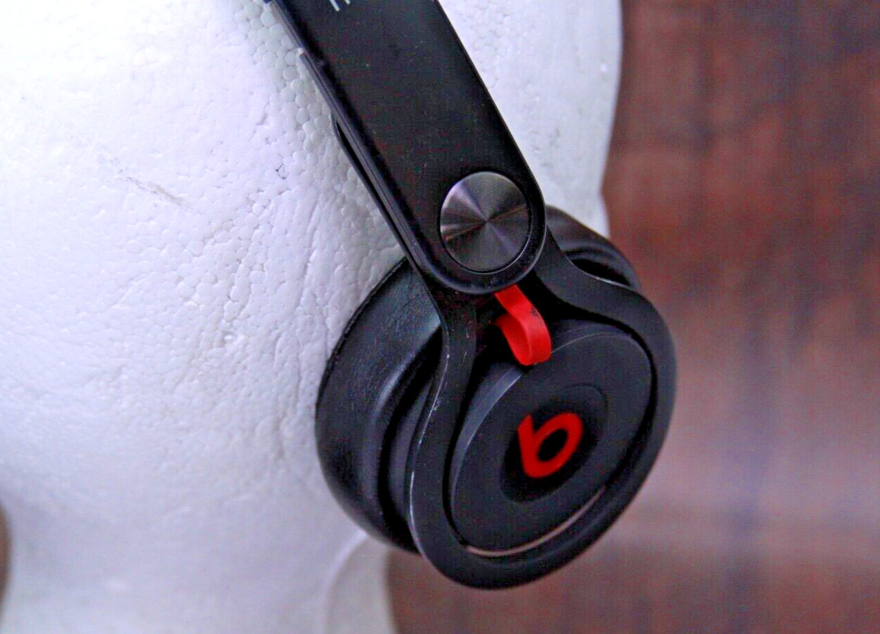 Beats by dr Dre Beats Mixr on ear headphone Black W Case & Iphone Cable