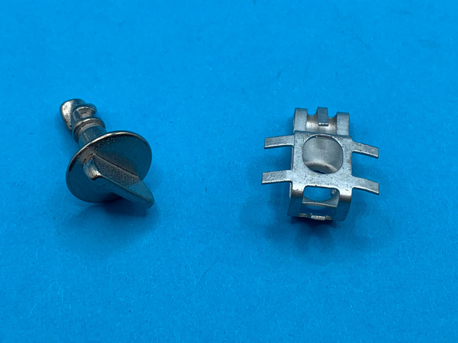 Engine Cover Shield Thumb Pins Screws & Nuts Retainers 4 OF EACH Ford ...