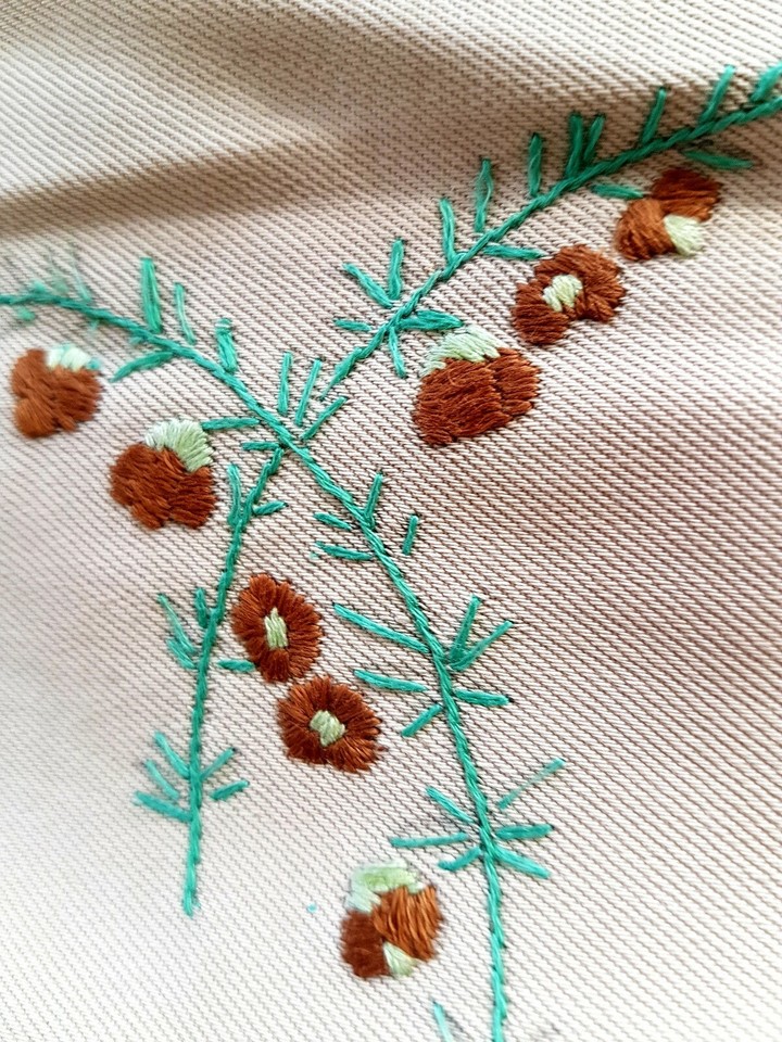 VTG AUSTRALIAN BLUE WREN ON FLOWERING GUM W BORONIA HAND EMBROIDERED ...