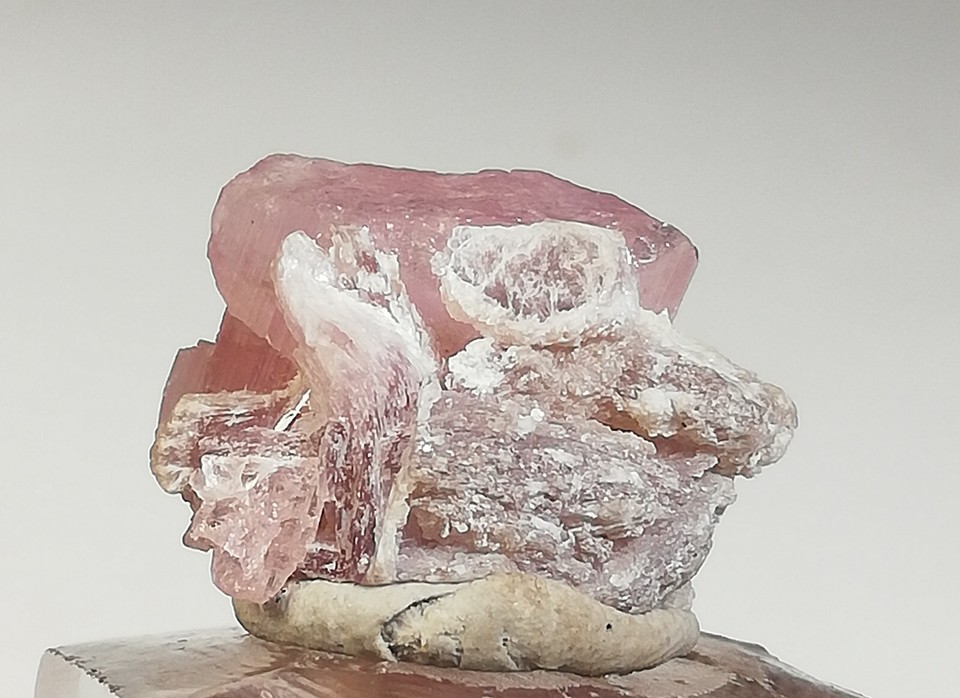 28 CARATS TOURMALINE AND FELDSPAR AFGHANISTAN (DF-38), | eBay