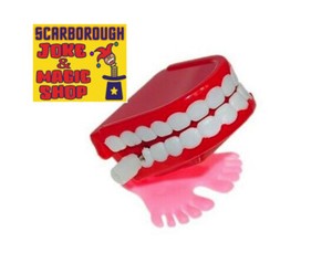 Mini Chattering Teeth ~ Wind Up Choppers on Feet! ~ Classic Joke ...