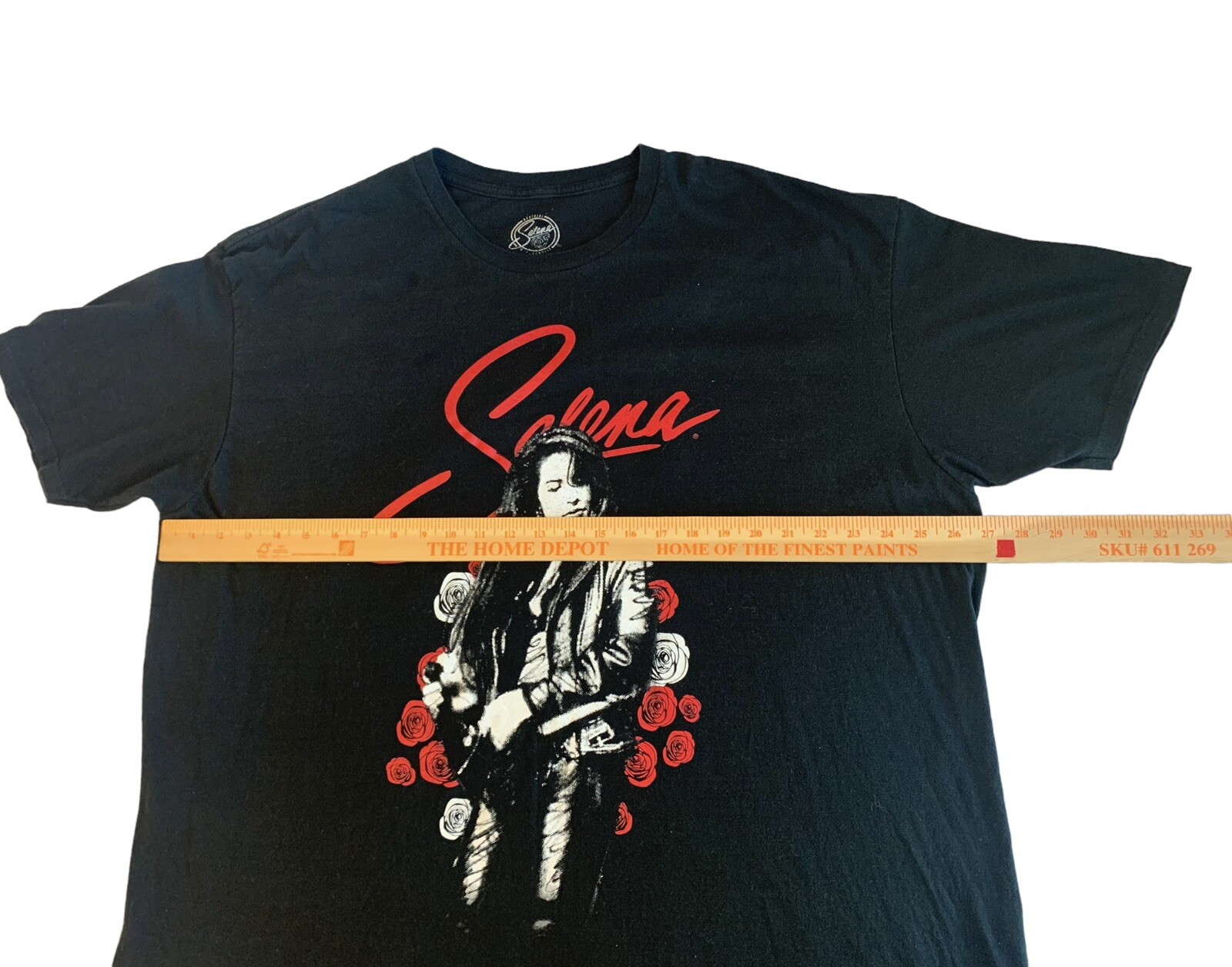 Selena Quintanilla Roses Official Merchandise Graphic… - Gem