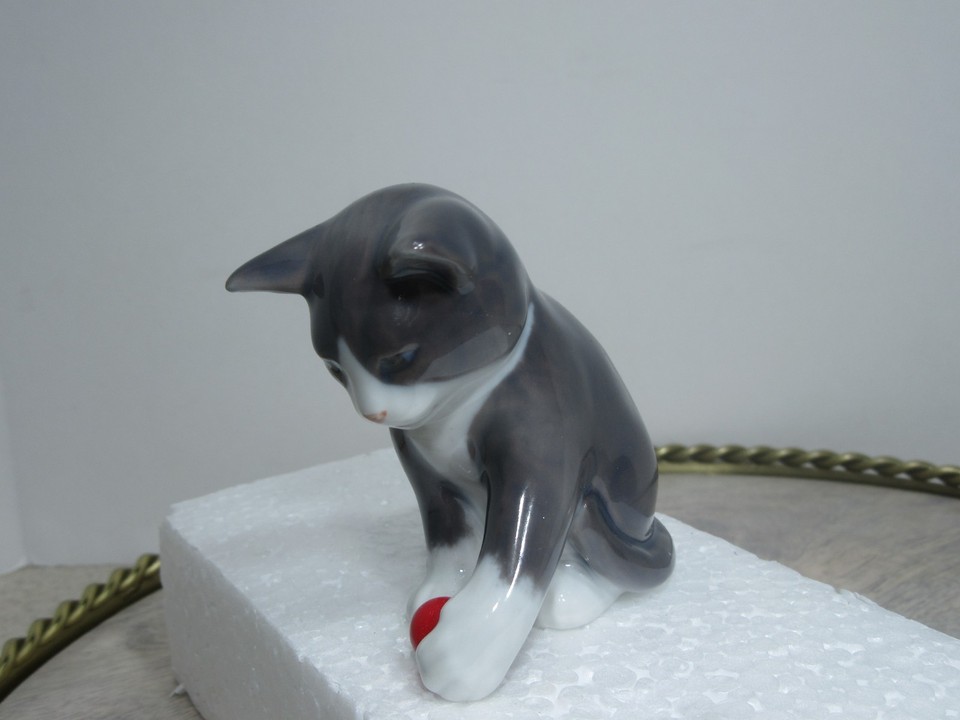 Royal Copenhagen Bing and Grondahl 1994 Cat with Ball Figurine | eBay