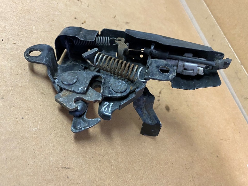 04 TOYOTA PRIUS HOOD LATCH | eBay
