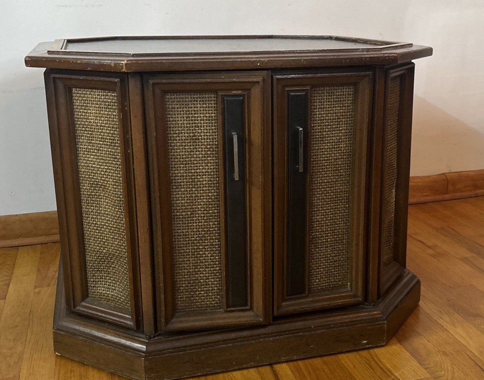 1975 Magnavox Vintage End Table with Record Player, 8-track and AM/FM ...