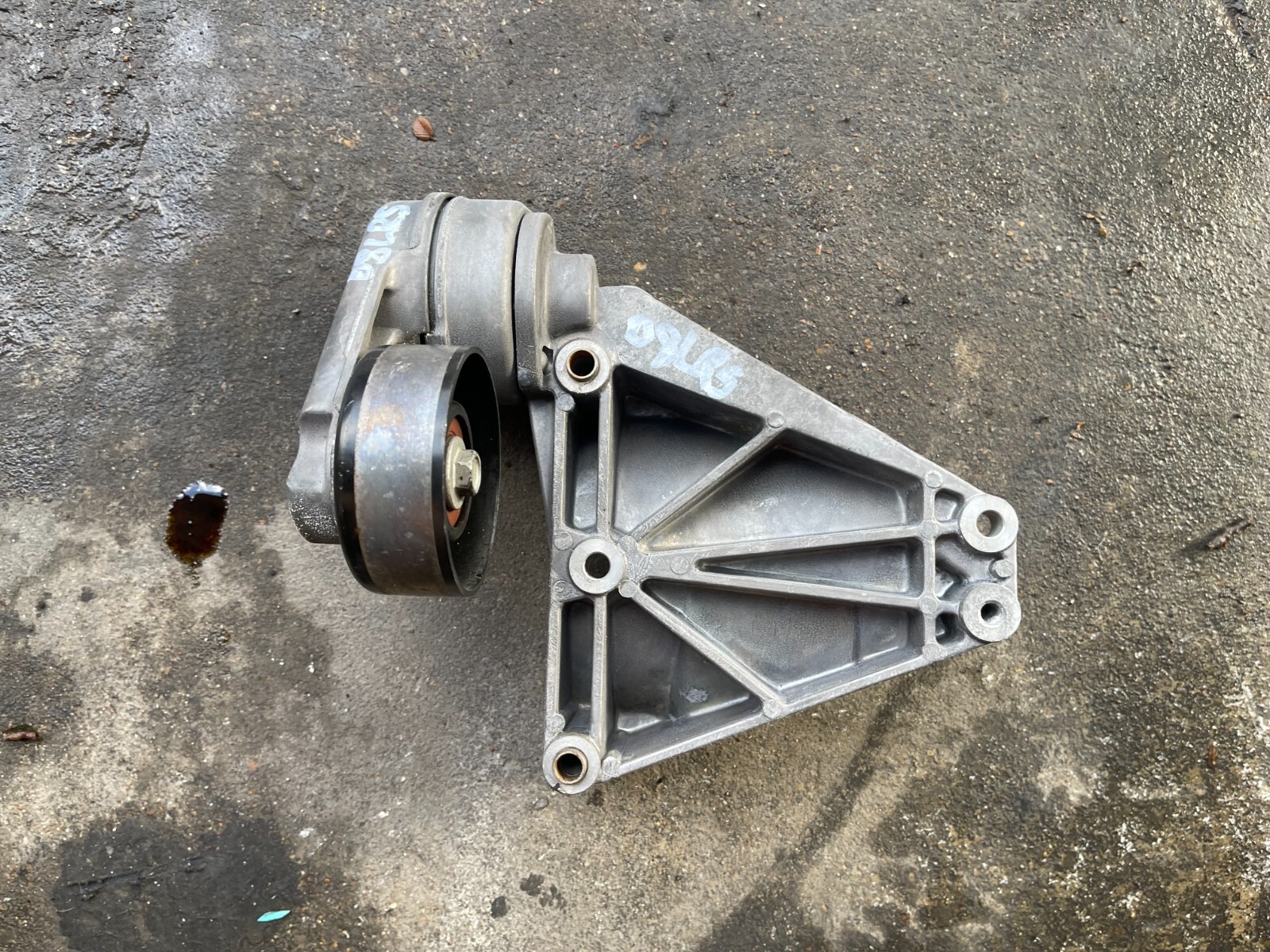 05-09 Land Rover L320 LR3 HSE A/C COMPRESSOR MOUNT BRACKET W/ BELT ...