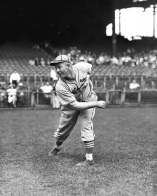 Bill McGee of the St Louis Cardinals throwing a ball Baseball Old Photo ...