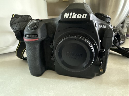 Nikon D850 45.7MP Digital SLR Camera Body 2 Batteries And Charger | eBay