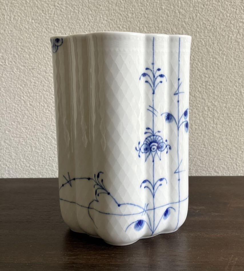Royal Copenhagen Blue Palmette Vase of Flowers Blue Fluted Motif Asian ...