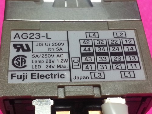 FUJI ELECTRIC AG23-L PUSHBUTTON 5AMP 250VAC LAMP28V 1.2W LED24V LOT 2 ...