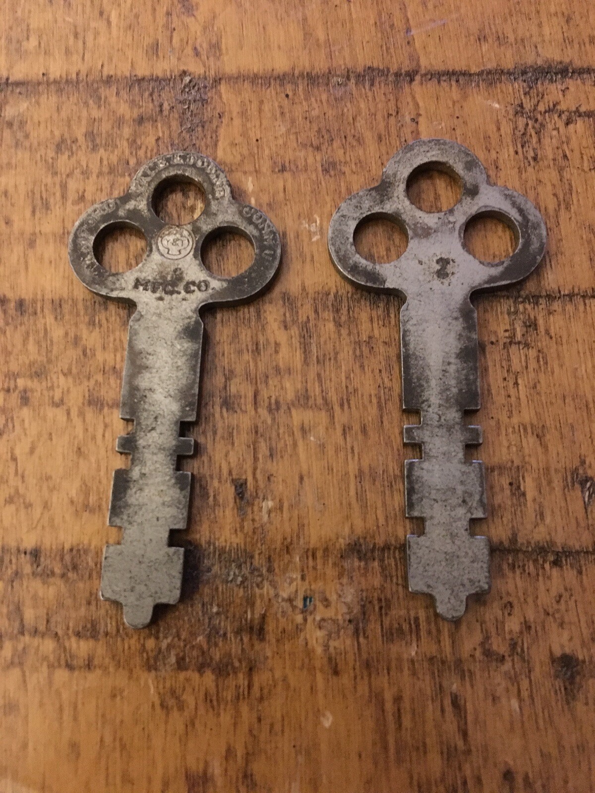 VTG Yale & Towne MFG Co., Stamford, Conn. U.S.A. - 3 Hole Keys for ...