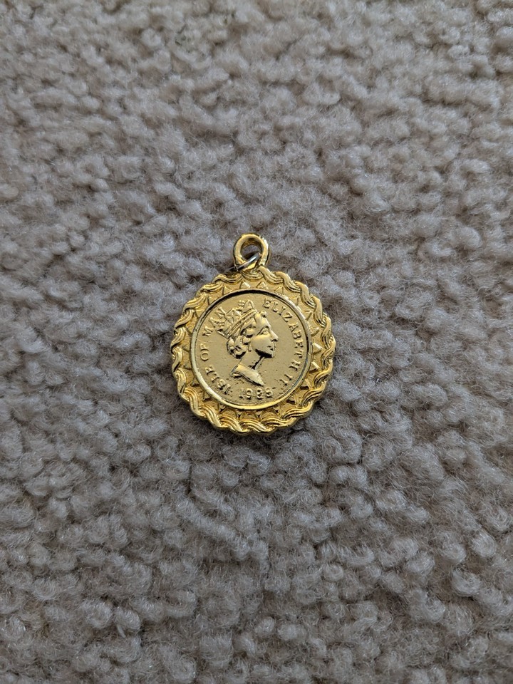 Queen Elizabeth II Faux Sun Coin type Pendant, gold plated, Isle of Man ...