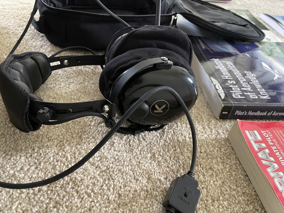 Aviation Headset for Private Pilots Student Pilots Flight Instructors ...