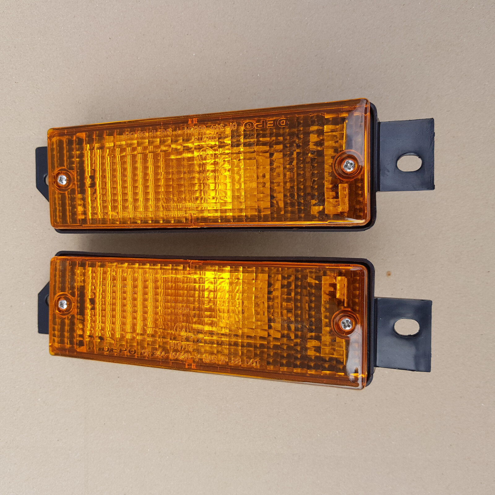 BMW E30 Turn Signal Indicators Light Front Bumper Corner Parking Lights ...