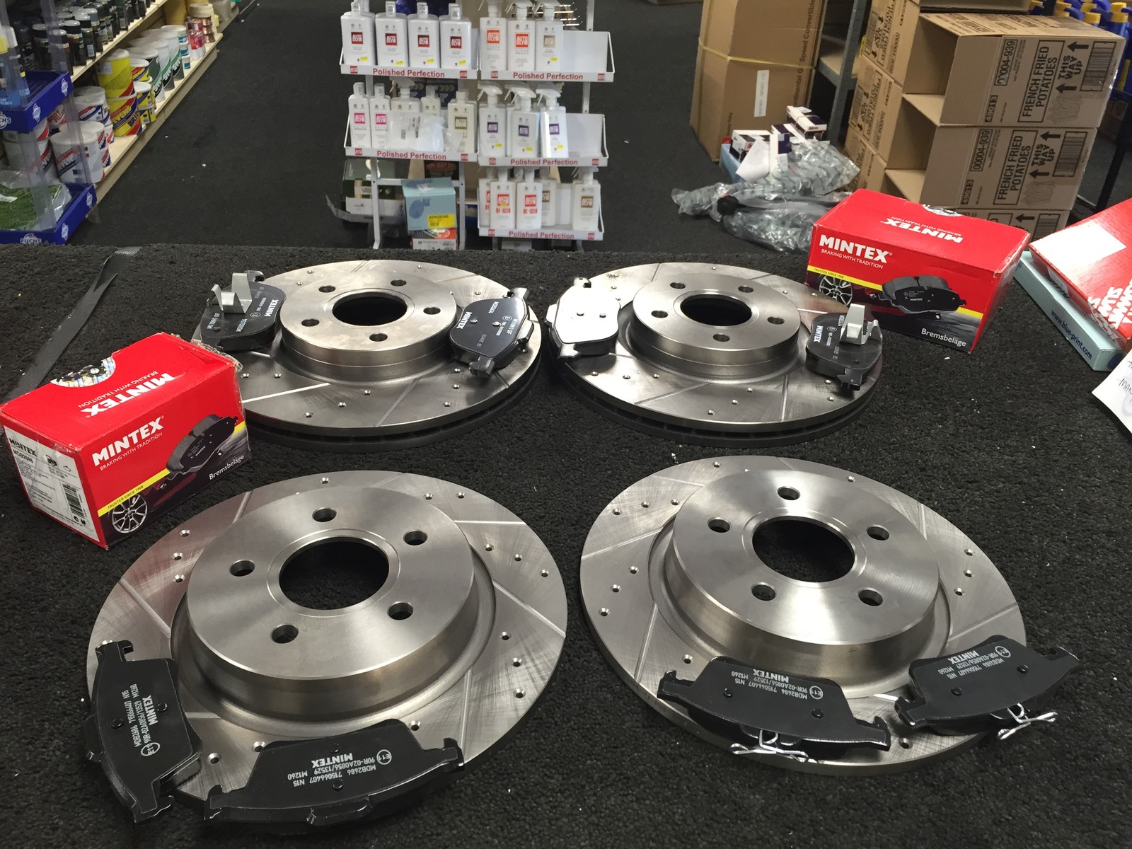 VOLVO C30 BRAKE DISCS CROSS DRILLED GROOVED & MINTEX BRAKE PADS FRONT ...