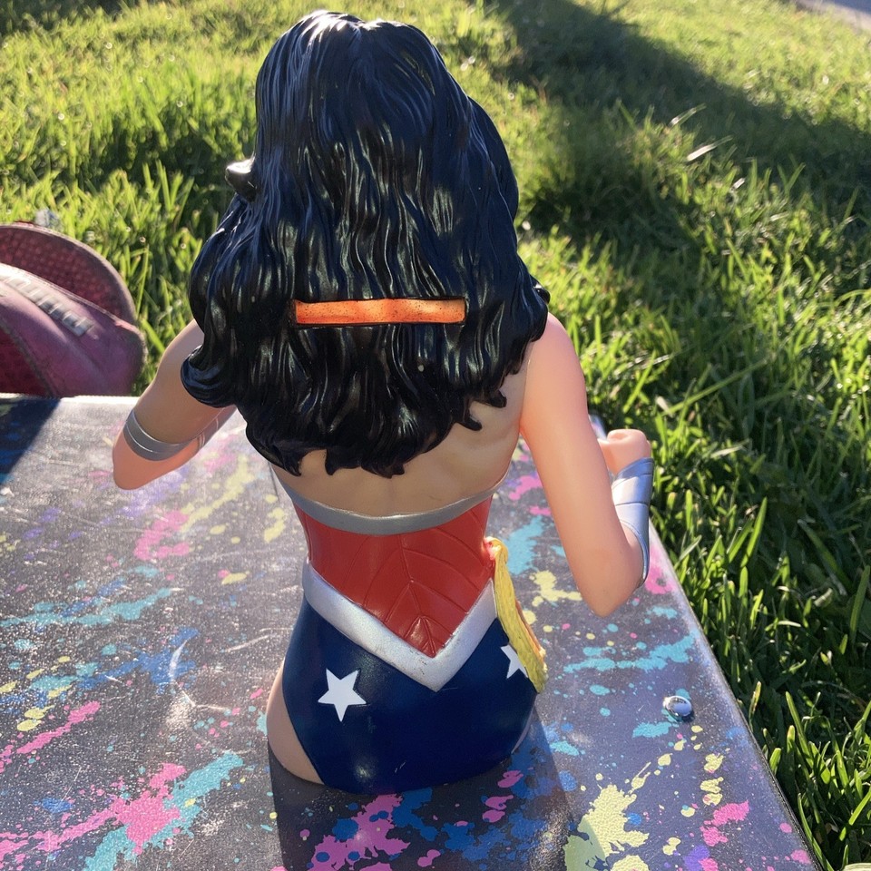 *2014 DC comics Monogram International Wonder Woman Monogram Vinyl Bust ...