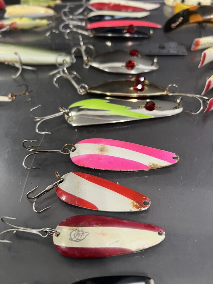 Lot Of 43 Vintage Fishing Lures Crankbaits Spoons, Spinners, Flatfish ...