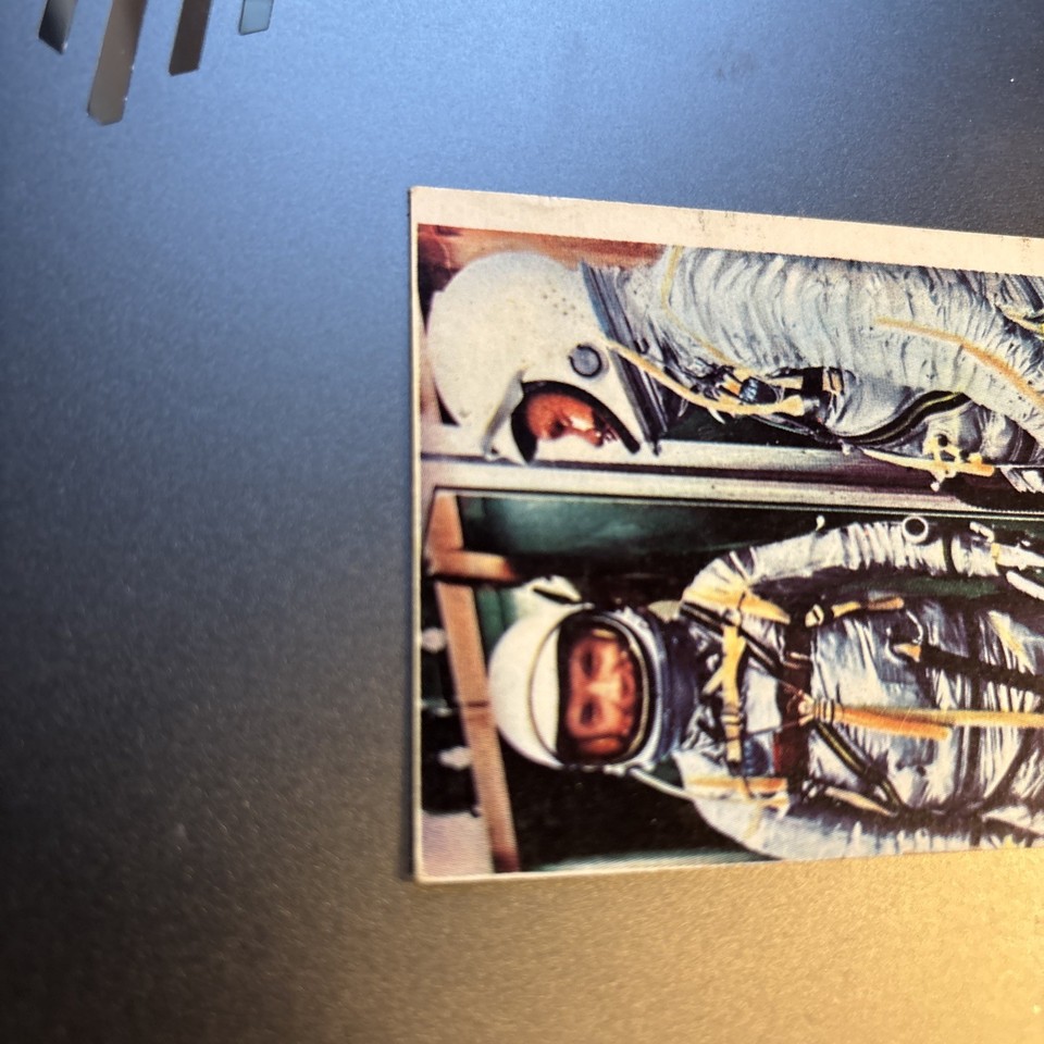 1963 Topps Astronauts Card #39 "Checking His Suit" John Glenn NASA VG ...