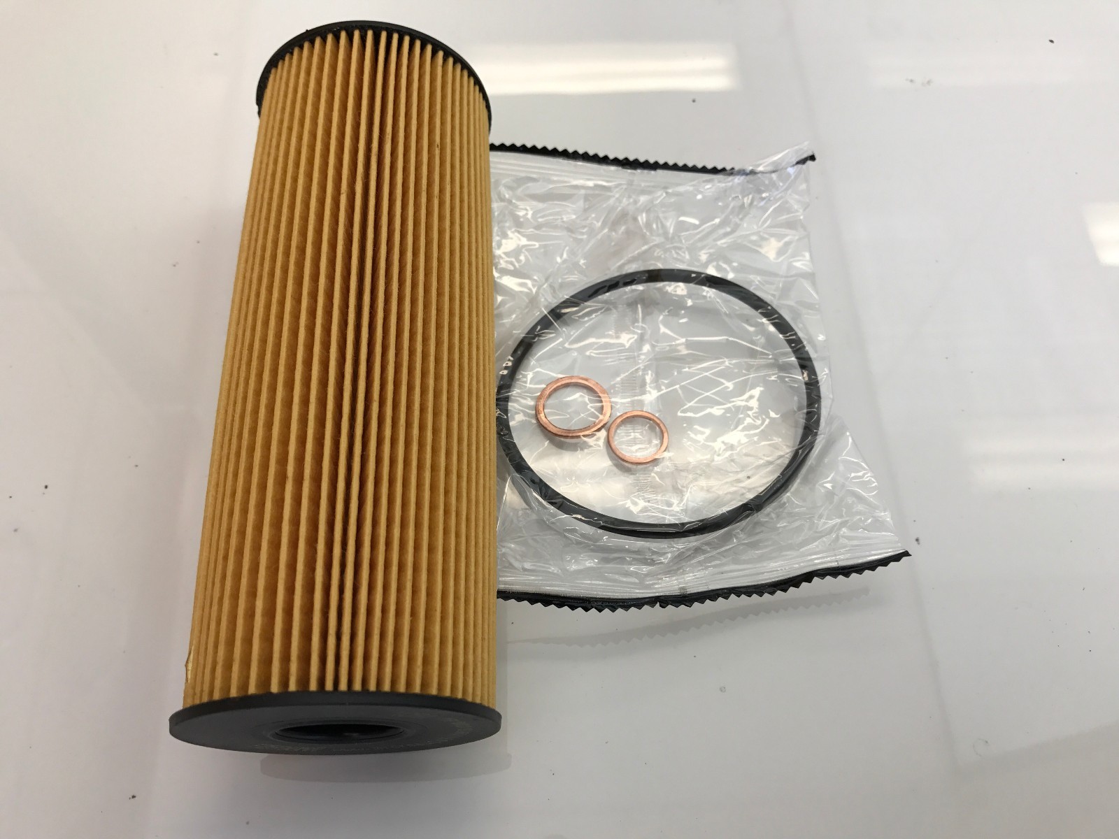 4x Oil Filter Suits R2596P MERCEDES-BENZ C180 W203 M111.95 2L 4CYL 00 ...