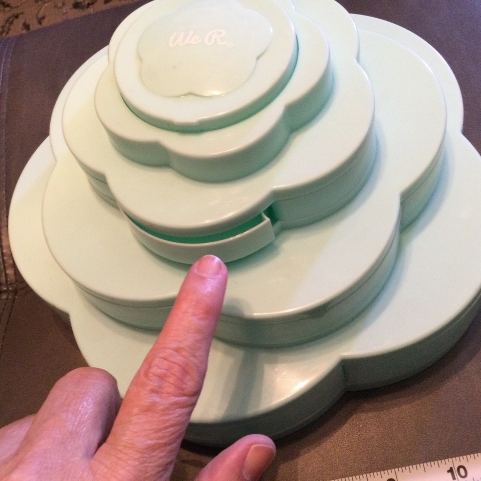 We R Memory Keepers Bloom Flower Craft organizer Storage,opens to 16 ...