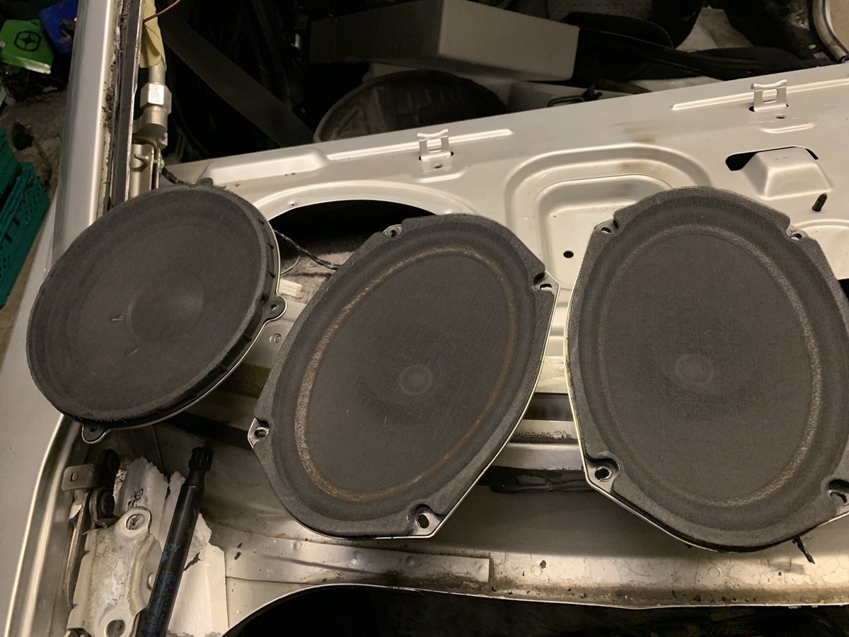 300 Chrysler Subwoofers Back Deck Sub In Rear Deck Chrysler 300M