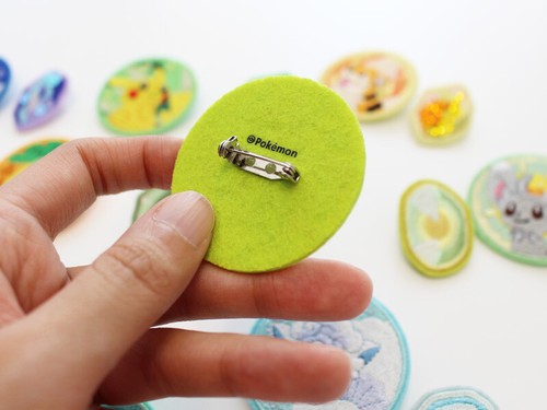 Pokemon Center SHINKA NO ISHI Embroidery Brooch Collection Growlithe ...