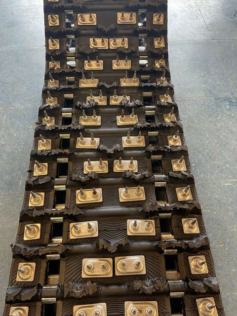 CAMOPLAST 137 X 1.25 15 Wide 2.86 Pitch Ripsaw II Track 9223H for sale ...